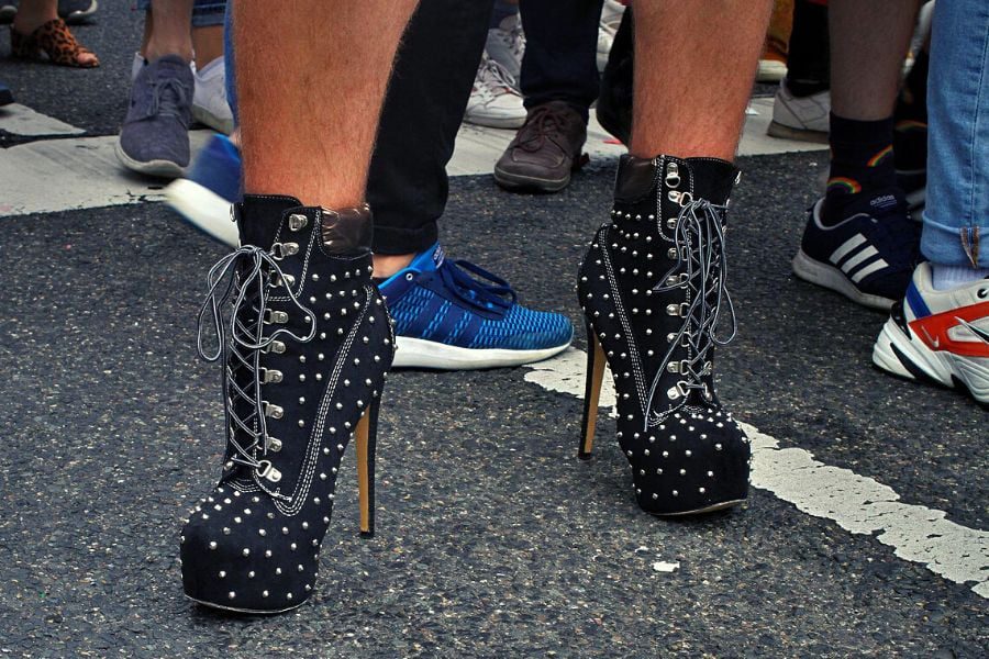 How To Walk In Heels For Men Without Pain! - HeHeels